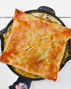 We’ve combined one of our favorite comfort foods with a Southern kitchen staple: the skillet. Get the recipe: https://trib.al/lTKTJbd | Southern Living