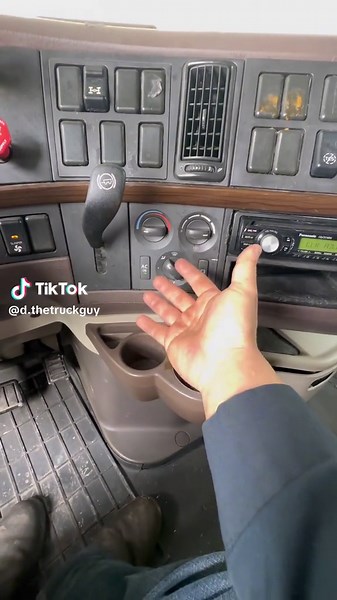 A/C not cooling?? Come over here!! #comeoverhere #customerstates #dieselmechanic #diesel #trucking #trucker #dieseltech #mechanictips #truckmechanic #jpro #noregon #mechaniclife #mechanic #trucksales Disclaimer: All procedures shown in this video are for demonstration purposes only. Please review the JPRO user guide and/or OE documentation to ensure you are following proper diagnostic and repair procedures.