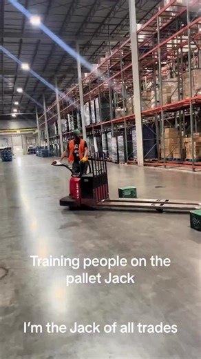 🚚 New to the warehouse game? Here’s Atlas Distribution’s top tips for crushing it as an order selector! 💪 Our pro Jake Carter shows you how we pick, pack, & ship our products. FAST across the USA! 🇺🇸 Tip 1: Stay organized. Tip 2: Speed accuracy = happy customers! 😎 What’s your fave warehouse hack? Drop it below! 👇 🔥 #USDistribution #WarehouseLife #OrderPicker #warehousejobs