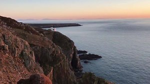 6.7K views · 199 reactions | It's rare to see a complete sunset straight into the sea but at South Stack, it plopped straight into the horizon WITH NO PESKY CLOUD BANK. Did you ever see such a finer sight? And if you listen closely, you'll hear it sizzle as it hits the sea. Please like tag and share this vid to spread the Anglesey love around the world. Filmed in iPhone7-o-vision | Anglesey TV | Facebook