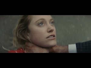 Maika Monroe strangled