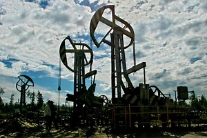 Ekonomistė: naftos įmonės renkasi mėgautis aukštomis kainomis