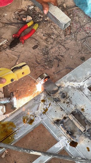 Trick To Weld Sliding Gate Wheels #reelsvideo #reelsfb #reelsinstagram #AmaZing #construction #reels #workers #sand #cement #funny #fb #fbreels #fbviral #fbpost #shorts #share #crafts #home #interiordesign #diyprojects #homemade #decor #diyhomedecor #wood #steel | DIY crafts PR