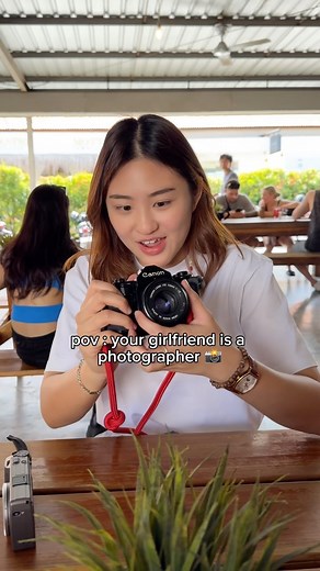 That’s 5 different types of cameras right there WHAT 🤯 but still she’s cute tho🤭 | William Seng