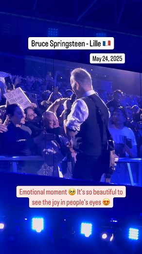 Great emotional moment in Lille with Bruce Springsteen🤞🏽 We found Bruce very close to his audience and it warms the heart to see the reactions of the people so moved in the front row 🥰 #brucespringsteen #rockandroll #theboss #classicrock #brucespringsteenlive #brucespringsteenfans #springsteen | True Rock Army
