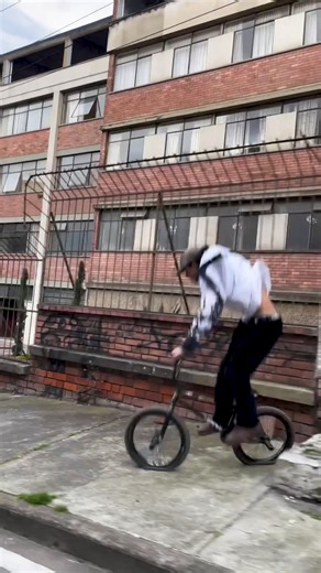 Reverse mode, pro level @lilslyde #BikeSkills #EpicControl #ProMoves | People Are Awesome