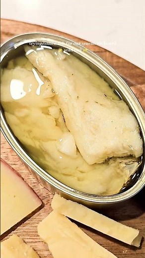 👀 We have NEVER seen WILD COD as a TINNED FISH before! SO GOOD! 🍇🧀🐟 #foodie #charcuterie #yummy
