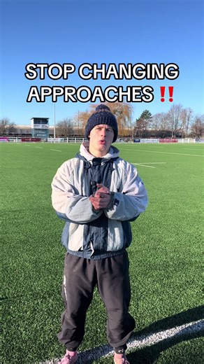 If you keep changing approaches, and don’t know what to do, this video is perfect for you! To begin with, just jog into the ball. Find a spot that is comfortable, it doesn’t matter where. Start slow and small with your jog, and slowly build into a bigger but controlled jog to become explosive and generate power and momentum. This will help teach you strong kicking mechanics with a reliable approach that you can reproduce 💪 #rugby #rugbyleague #rugbyunion #rugbytok #nrl