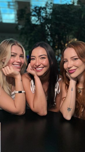 Sarah Farias on Instagram: "obrigada por serem lindas 🫶🏻 — @carolinabittencourrt @caroldaavila #fyp #viral #foryoupage"