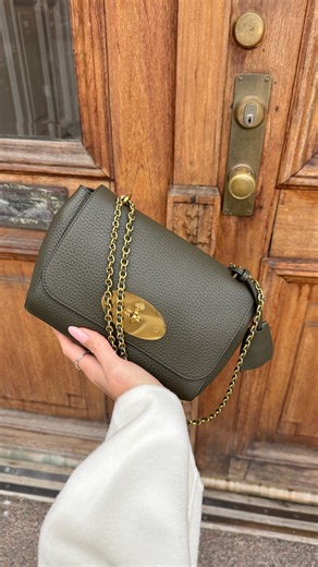 ROOM4 on Instagram: "Den smukkeste taske fra @mulberrycopenhagen_🫶🏼 Oplev vores store sortiment af tasker i vores butik i Vejle✨"