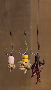 👀 Check these SUPER SINGLE LOCK HOOK 🔓 SLIP-D RIGS OUT! 😍 Beep, beep, beeeeeeeeeep! 🚨‼️ That’s all you will be hearing if you cast these stunners out in the pond 🔥. The best Hook 🪝 in the game on a Rig that carp find very difficult to handle. 👌 Also available as a META All-In-One Rig 🚀, these crackers have been tied from scratch by @wendystephaniecarpanglers 💪🏻. Tying incredible, eye-catching and winning presentations has become something of their speciality 🥇. Great work as always la