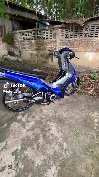 รถทรงเชงน้ำเงินสุดสวยในฮาทีว