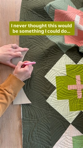 Lo & Behold Stitchery on Instagram: "I’m doing it! 😅😳 . My grandmother created a double wedding ring quilt with scalloped edges and I have admired it ever since she made it probably 30 years ago. There was something sweet, simple and thoughtful about it that I knew I wanted to replicate one day. Well, after lots of trial and error, I finally figured it out and I am SO excited to include it as one of the 10 binding/quilting techniques in Quilting Finishing Fellowship, our online course that ope