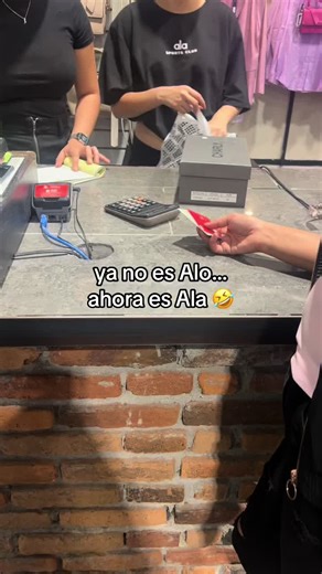 Yo acostumbrándome a decir Alo y de la nada: ALA 🫠 Mi cerebro: error 404 #humortiktok🤣😜😅😂🤪 #ParaTi #alo #tiktok #risas