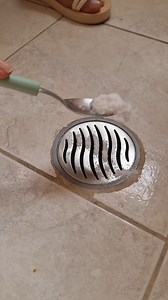 704K views · 10K reactions | Fui Jogar uma Colher de Sal no Ralo do Banheiro e Olha só o que Aconteceu, Não Esperava Isso 慄‍♀️粒 | Achadinhos da Nay e Alex | Facebook