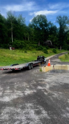Natalie grabbed the 40ft to go to the train yard and pick up a couple jeeps! #jeeplife HighLift OffRoad | Ross Trailer Rentals | Facebook