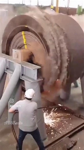 🚛Massive steel Coils loading in factory 🏭#shorts #viralshort #shortsfeed #ytshorts
