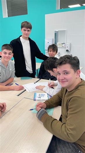 VIKTORIAGREENDAY | Квадратные уравнения. Алгебра. 8 класс 🎄🎄🎄🍿🍿🍿 | Instagram