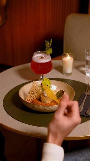 Creative cuisine served in a restored 1950s carpentry. We use fresh, local ingredients to create modern dishes with a unique visual style. ✨🌙 #Moroccancuisine #MarrakechFood #RooftopVibes #undejeuneramarrakech #MedinaMarrakech | Un déjeuner à Marrakech