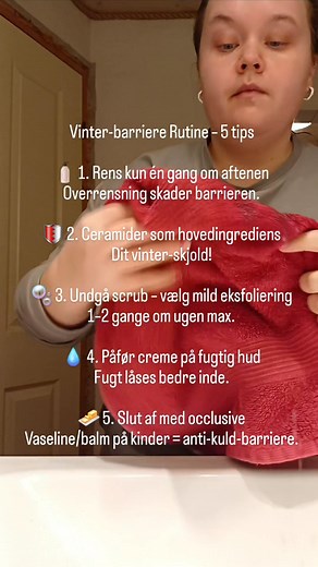 7K views | Vinter-barriere Rutine – 5 tips 林 1. Rens kun én gang om aftenen Overrensning skader barrieren. ️ 2. Ceramider som hovedingrediens Dit vinter-skjold! 﫧 3. Undgå scrub – vælg mild eksfoliering 1–2 gange om ugen max.  4. Påfør creme på fugtig hud Fugt låses bedre inde. 杻 5. Slut af med occlusive Vaseline/balm på kinder = anti-kuld-barriere. #hudpleje #hudplejeprodukter #hudplejerutine | Nico | Facebook
