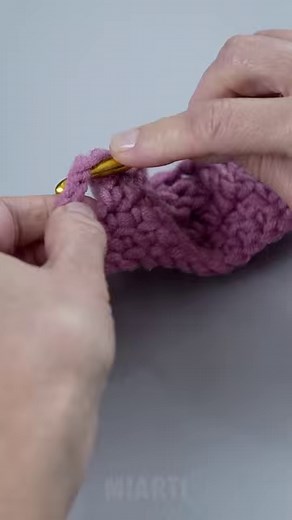 38K views · 464 reactions | Un tour de cou / écharpe au crochet avec un motif de point simple - pour un débutant ! | Miarti - Crochet et Tricot | Facebook