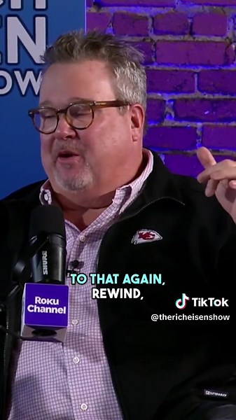 At the Rich Eisen Show we live for Eric Stonestreet’s stories about Ed O’Neill, and the latest one was all about what Ed is up to lately, which involves a lot of home cooked comfort meals 🤣 #modernfamily #ericstonestreet #edoneill #cooking