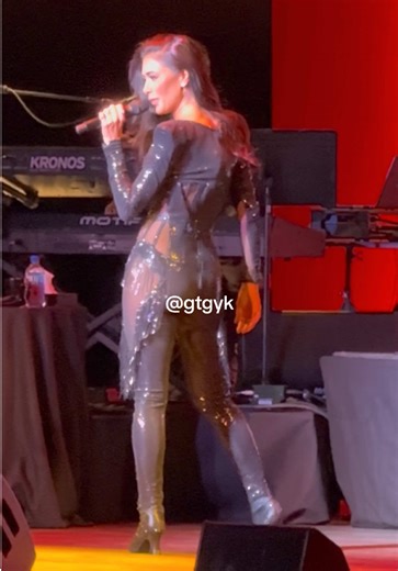 @Nicole Scherzinger Buttons Live in Cleveland 11.08.25 #nicolescherzinger #pcd #sunsetblvd #normadesmond #buttons