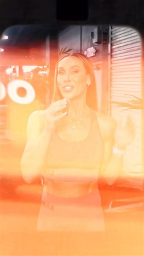 🔗 The Link Between Caloric Surplus & Muscle Growth 💪 Full Video on YouTube 🎥 🍿 Hey everyone! Today, I’m diving into a recent study by @helms3dmj and colleagues that tackles a common question: 👉🏼Does the level of caloric surplus really impact muscle growth? Many of you have asked how much of a calorie surplus is necessary for muscle gain, especially when trying to avoid unnecessary fat gain. So, let’s break it down! Methods🔬 In a 2023 study by Eric Helms & colleagues, they wanted to see ho