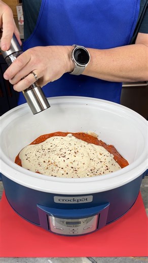 16K views · 545 reactions | Easy Italian Dinner! Marty M makes a tasty slow-cooker spaghetti with red sauce, alfredo, and tender shredded chicken. Blend in a little mozzarella and you have Italian perfection! Enjoy y'all! | Marty M | Facebook