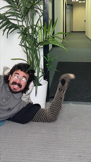 Man's ingenious sock prank surprises his friend! | Michael & Friends