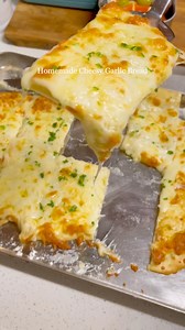 Easy Homemade Cheesy Garlic Bread #homecooking #lunchboxideas #pambaon #momofdinosaurs | Mom of Dinosaurs