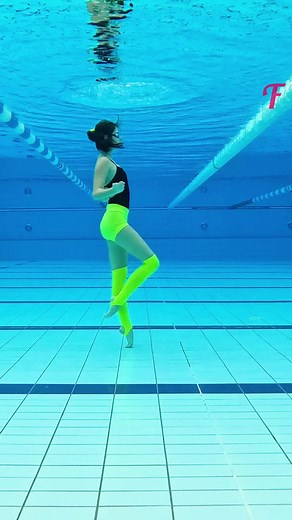 25K views · 117 reactions | Girl reveals the coolest underwater exercises 朗 #FabiosaSpecial video #Fabiosa #inspiration #funnyreels | Fabiosa Digest | Facebook