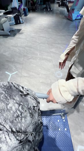 Is this VIP service? #gamingontiktok #gamingsetup #VIP #gameroom #gamer #ootd #mood #gamergirl