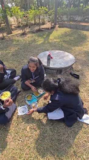 Suddenly I felt relieved.I still have thousands of miles to go,and every step ahead carries new hope