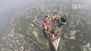 Daredevils sneak up 450-meter-tall skyscraper in Nanjing for some epic selfies 👉 http://shst.me/ffh | Shanghaiist
