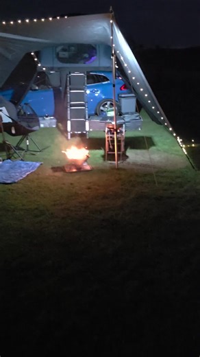 absolutely loving this set up! dinner and warm up by the fire i think