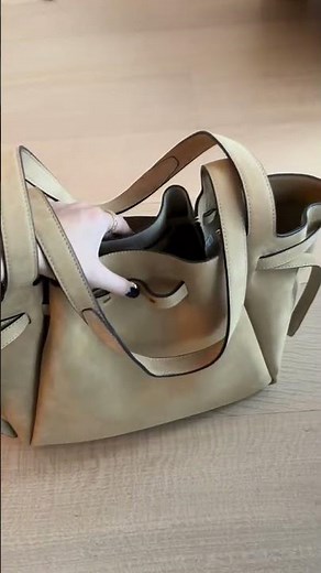 The Romy Tote 👀 The perfect amount of slouch, and a wide strap for comfort.