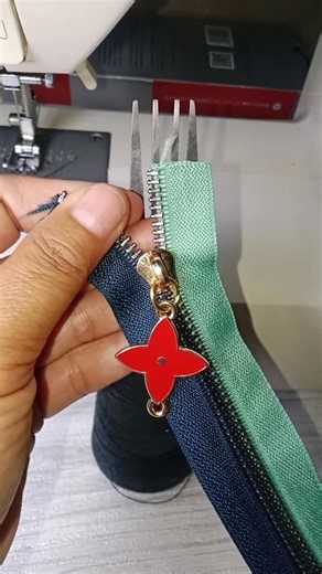 easy way to install a zipper head 👚 #sewingtutorial #sewinghome#sewingtrick#sewingtips#easysewing