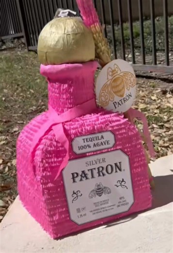 Celebra tu fiesta con piñatas de tequila