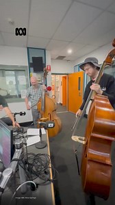 Sydney Symphony Orchestra’s principle double bassist Ben Ward playing Walimbaya by Brenda Gifford with Alice Springs' Kenny Glaze ahead of the final Corrugations concert this weekend in the Red Centre. | ABC Alice Springs