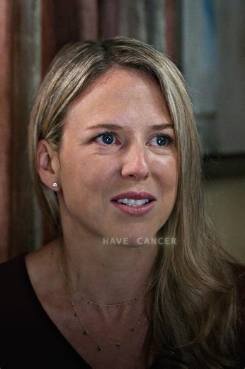 As an audio blogger, she had to undergo a vocal cord removal surgery due to a doctor's mistake.