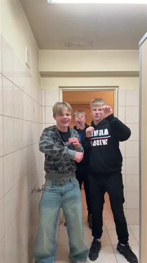 Filmy użytkownika TynieckieSwiry2 (@tynieckieswiry2) z muzyką boks stop - btkey