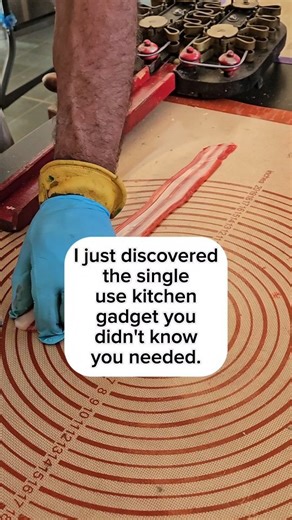 381K views · 47 reactions | Seriously, who needs one of these? It was mesmerizing to watch! This was a demo of ribbon candy making by @daygamecandy at @mohistorymuseum . I'd never seen it done before. They always have the best programming there and, of course, there was no way I was missing this one! #ribboncandy #candymaking #mohistorymuseum #stlhistory | Cupcake Project | Facebook