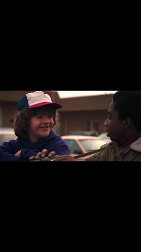 Dame un grrr un que? Turn around look ay what you seeeee🧢🖥️#strangerthings #dustinhenderson #suzie #grr #turnaround