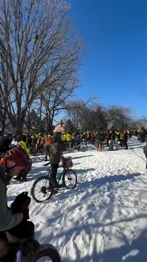 Hundreds turnout for 'We Ride in Unity' bike ride honoring Alex Pretti in Minneapolis yesterday. | TusmoTimes