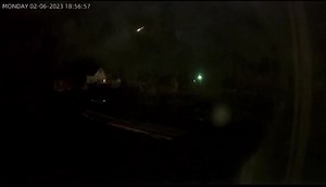 Here it is… Great video of the big #meteor tonight seen over Arkansas! 😳 Laine Miles sent this to me from Camden, Arkansas. Notice the bright flash. Some residents heard a very loud bang too. Did you see it? | Zachary Hall - Arkansas Storm Tracker