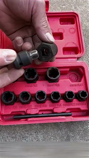 Practical methods for using a Broken Nut Remover 🛠️🔩💪