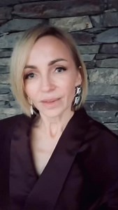 5K views · 949 reactions | Moja 30-tka zbliża się wielkimi krokami. W przyszłym tygodniu zaczynamy próby muzyczne, scenografia się tworzy, będą niespodzianki, starocie, nowości i dużo emocji. Zapraszam Was już dzisiaj. A do lutego mnie nie ma, co nie znaczy, że zapadam w zimowy sen… | Anna Wyszkoni | Facebook