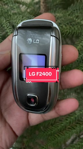 LG F2400: Exploring Features and User Experiences