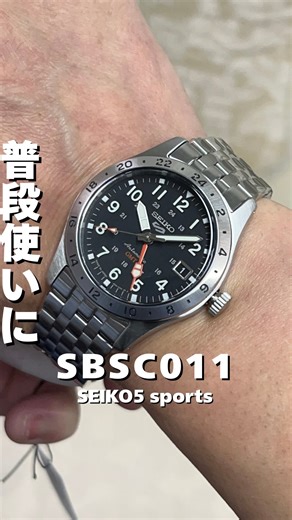 𝐍𝐀𝐊𝐀𝐍𝐈𝐖𝐀 𝐖𝐀𝐓𝐂𝐇 on Instagram: "In the crisp air of an early morning, you glance at your wrist—SBSC011 is a SEIKO 5 Sports GMT that blends rugged field-watch character with the practicality of a true “travel companion.” The red, pentagon-shaped GMT hand shows a second time zone at a glance, so you can track a business destination, overseas partners, or family abroad without hesitation. The dial layers embossed 1–12 numerals with an inner 13–24 scale, making it quick to read even when